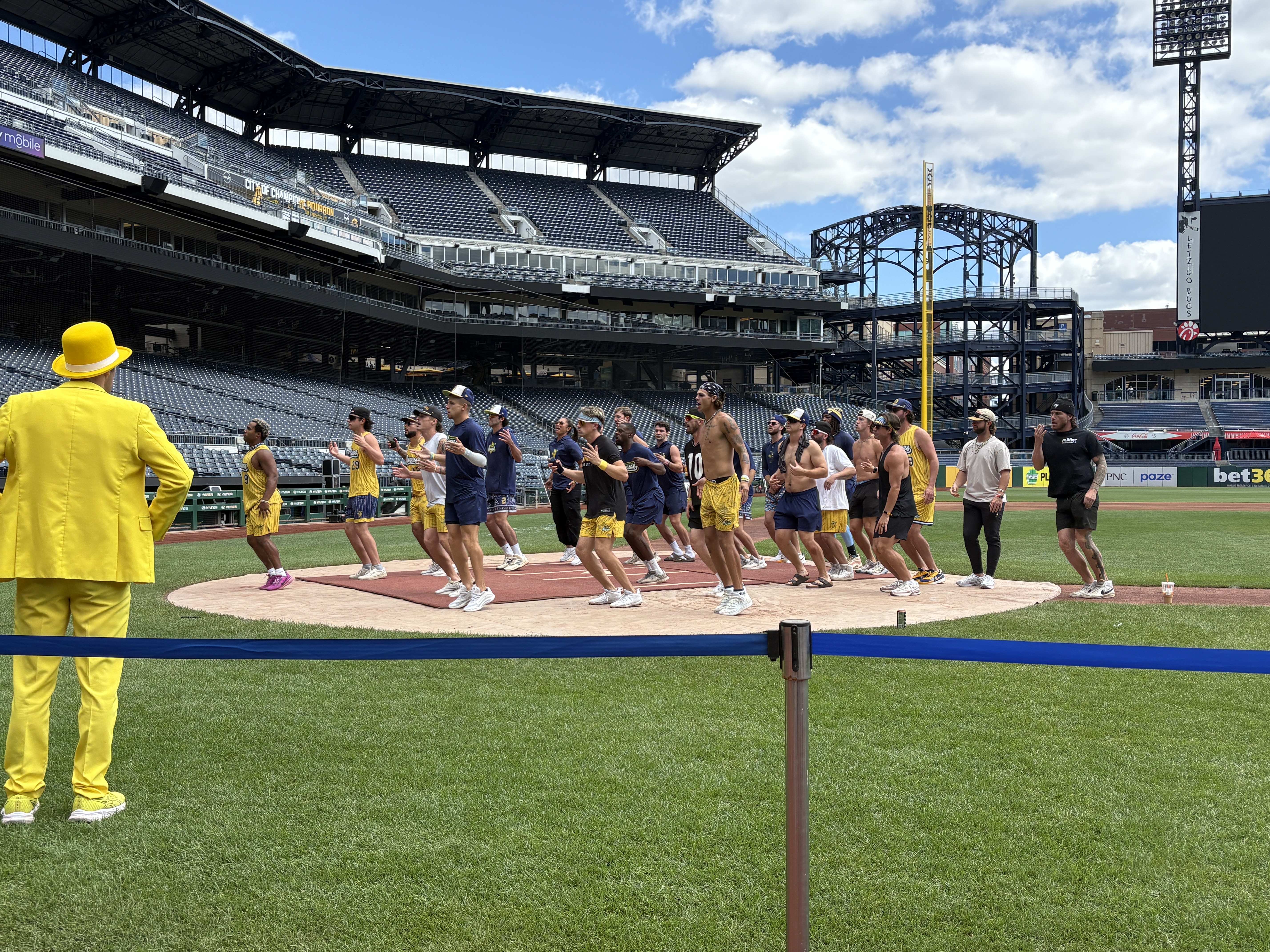 Savannah Bananas makes Pittsburgh cheer - The Tartan
